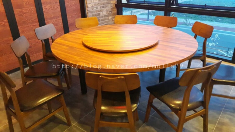 열린탁자진주 이차이 중국요리전문점탁자테이블멀바우테이블회전원형테이블철재다리테이블중식원형탁자식당식탁업소용의자원목